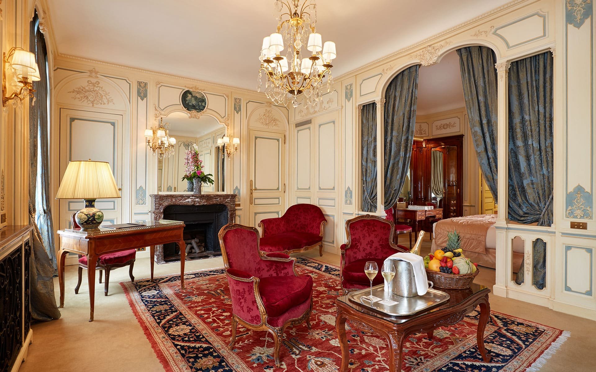 Hotel Raphael Paris ***** | 5 star hotels in paris france | Suites
